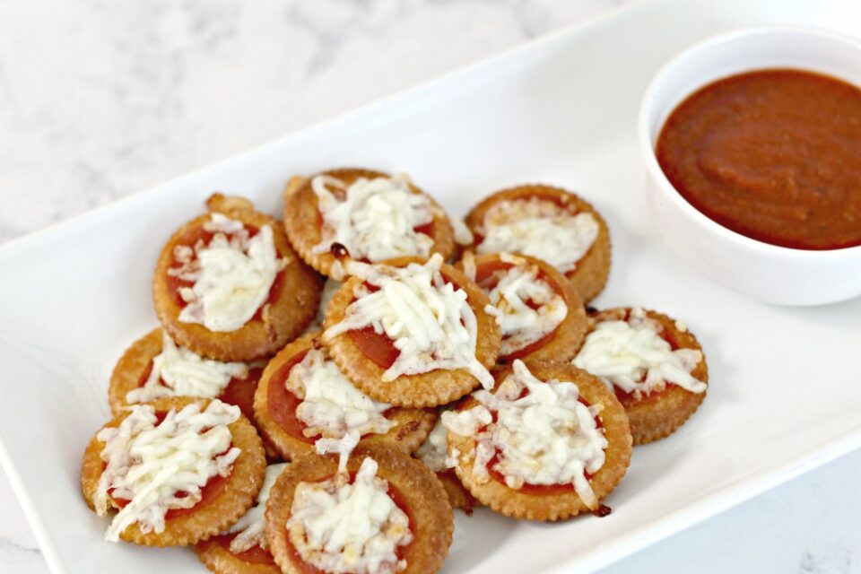 Pizza Crackers - The Perfect Lunchtime Snack! » The Denver Housewife