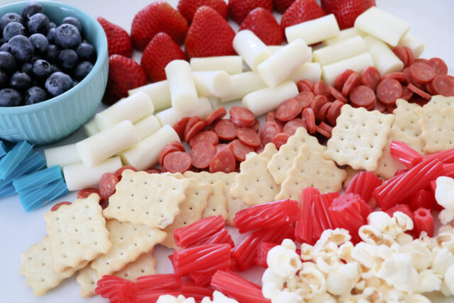 Flag Red White and Blue Kids Snack Board » The Denver Housewife