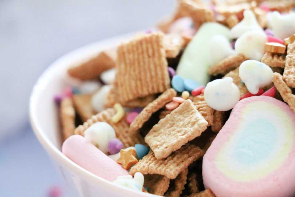 Unicorn S'more Snack Mix w/ Free Printable Tags » The Denver Housewife