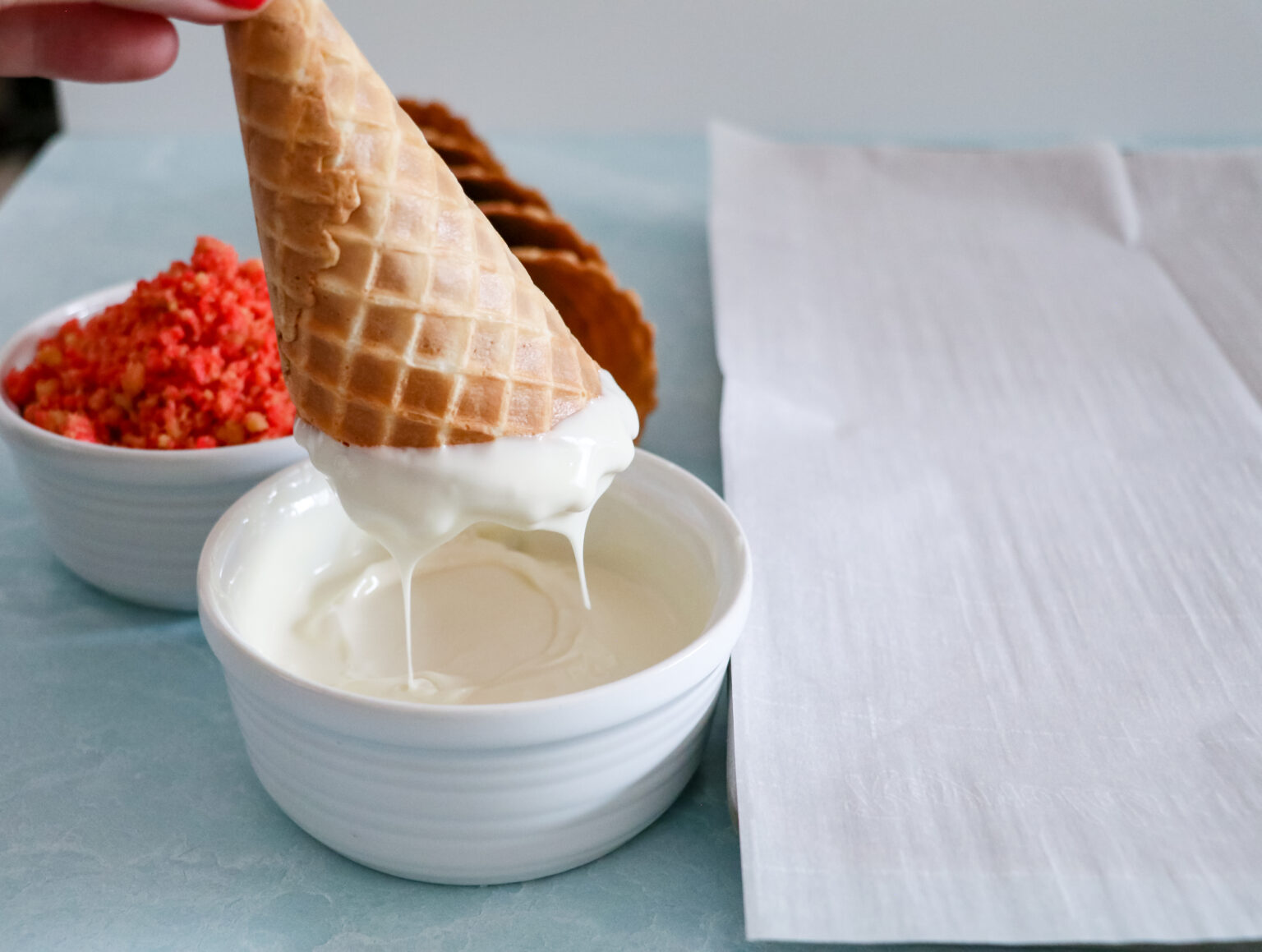 Strawberry Crunch Cheesecake Cones » The Denver Housewife