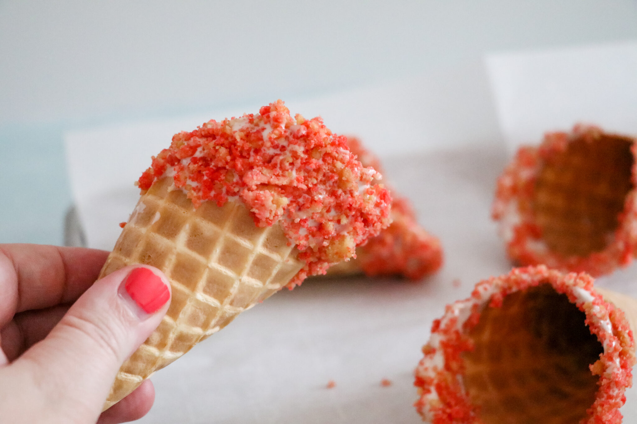 Strawberry Crunch Cheesecake Cones » The Denver Housewife