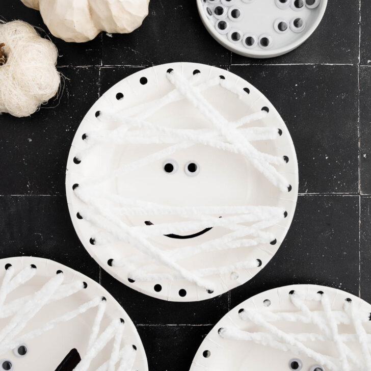 Paper Plate Mummy Craft » The Denver Housewife