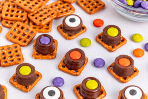 Halloween Rolo Pretzels Monster Eyes » The Denver Housewife